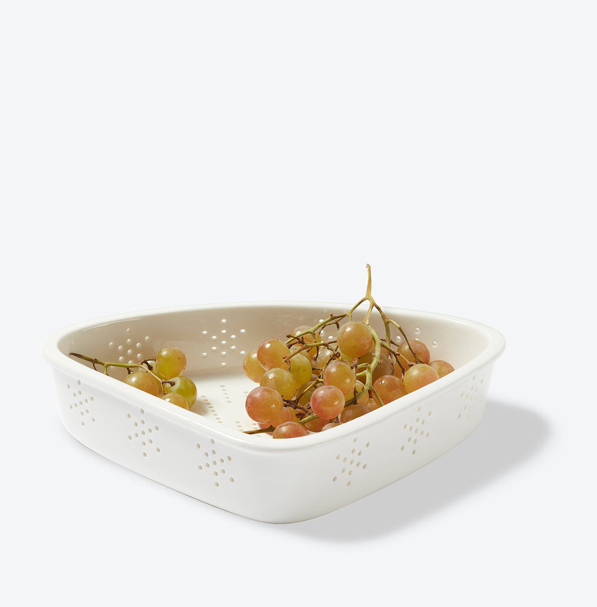 Daily Starters Corner Colander – MAGENTA Retail